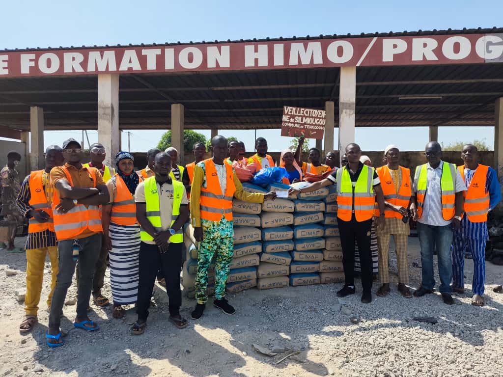 Tenkodogo : La veille citoyenne de Silmiougou remet du matériel d'une valeur de 375 000 F CFA à ...