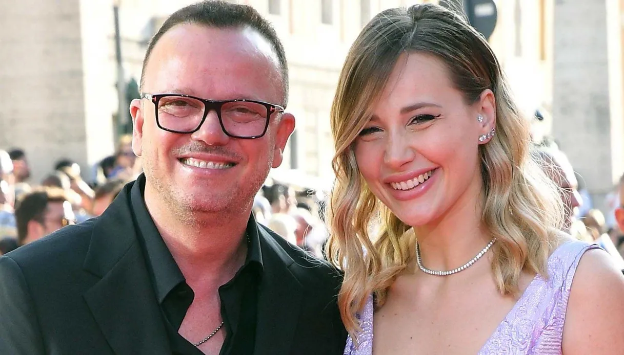 Chi è Denise Esposito e cosa fa nella vita, la compagna giovane e bella ...