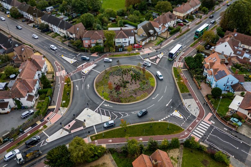 Cambridge's unusual roundabout with 36 traffic lights and special cycle ...