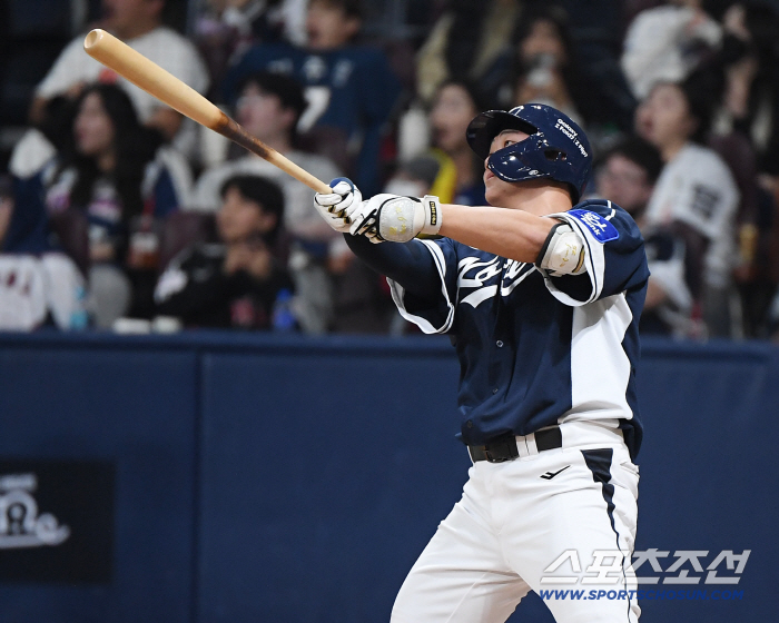 Lee Jaewon bursts out the two-run shot