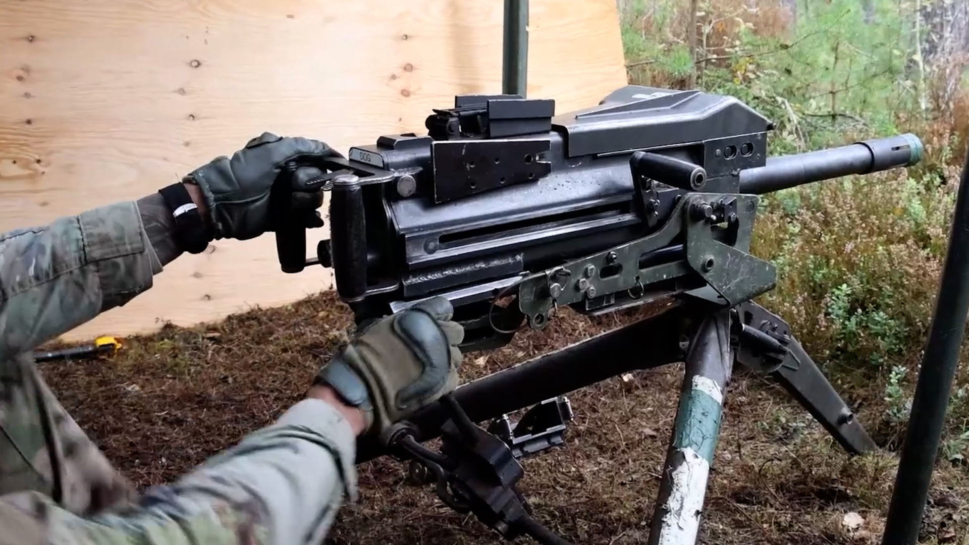 Amerikaanse soldaten trainen met een granaatwerper