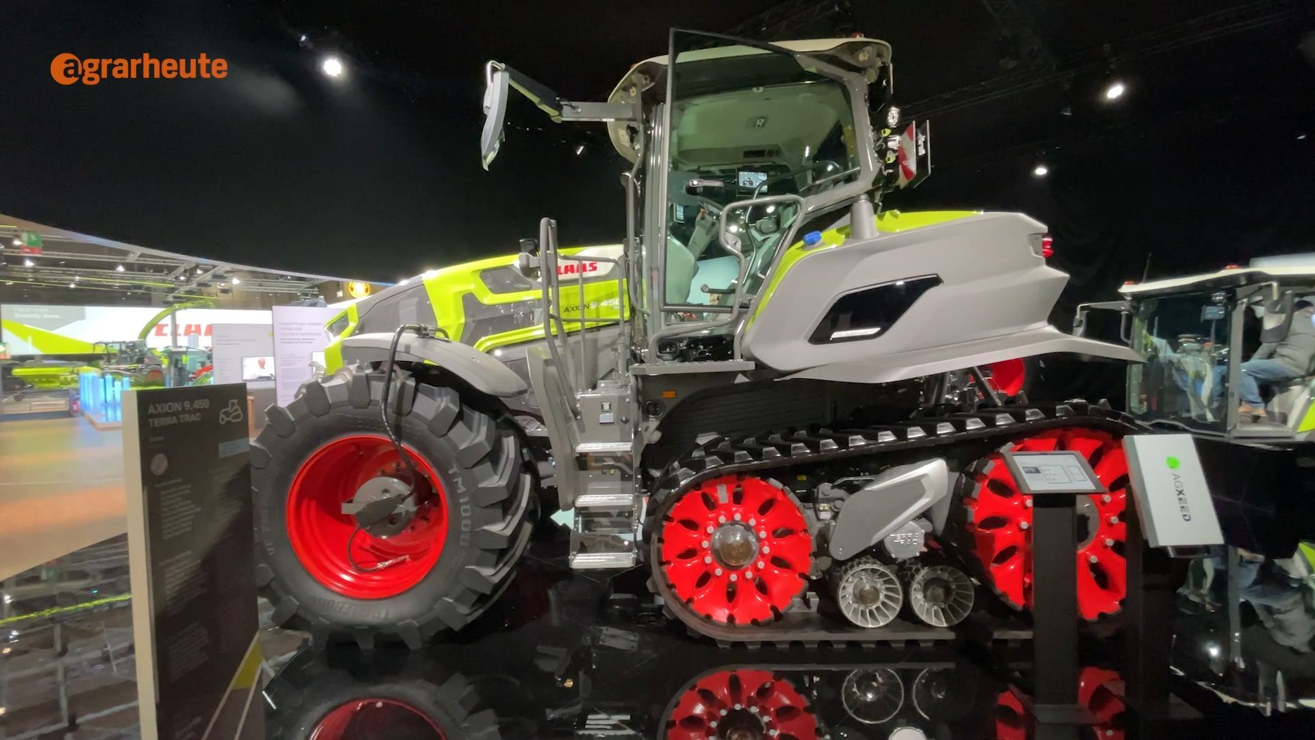 Claas enthüllt auf der AGRITECHNICA seinen neuen Traktor Axion 9 mit 450 PS