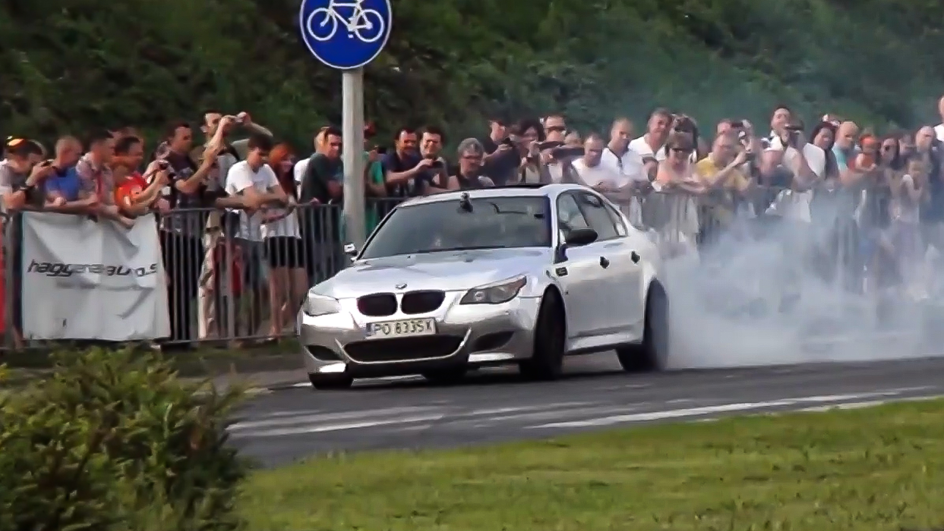 BMW M5 E60 V10 in Burnout and Donut Action