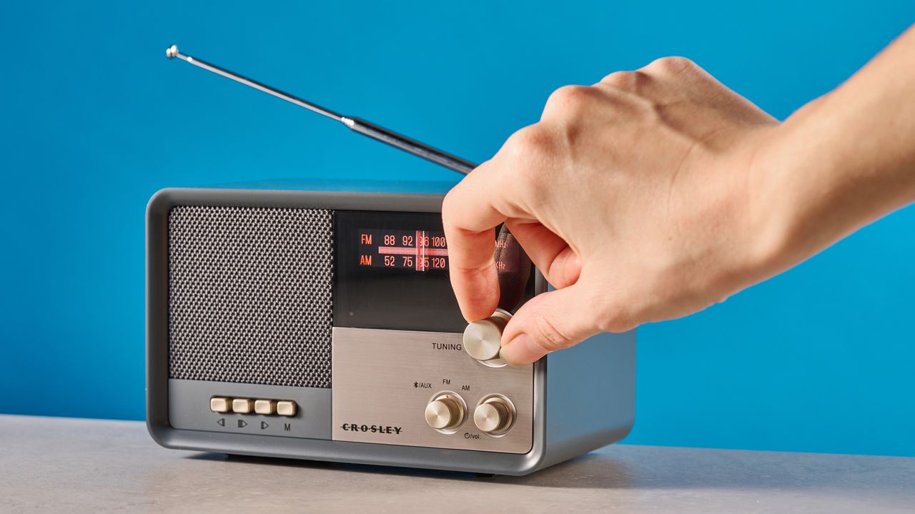 Retro is making a comeback — and the $39 Crosley Tribute Radio is my ...