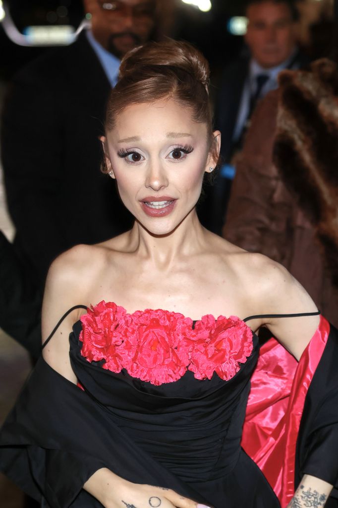Adiós al rubio de ‘Wicked’: Ariana Grande estrena pelo castaño ...