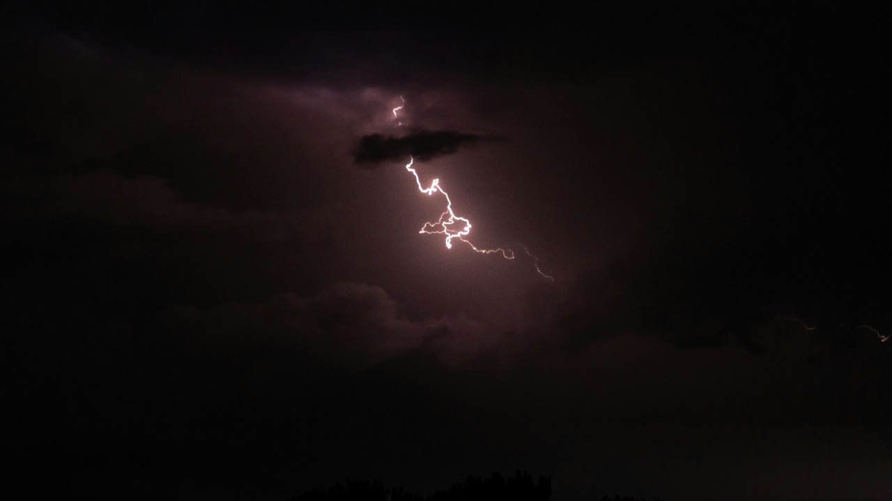Scientist captures tiny particles to probe lightning triggers