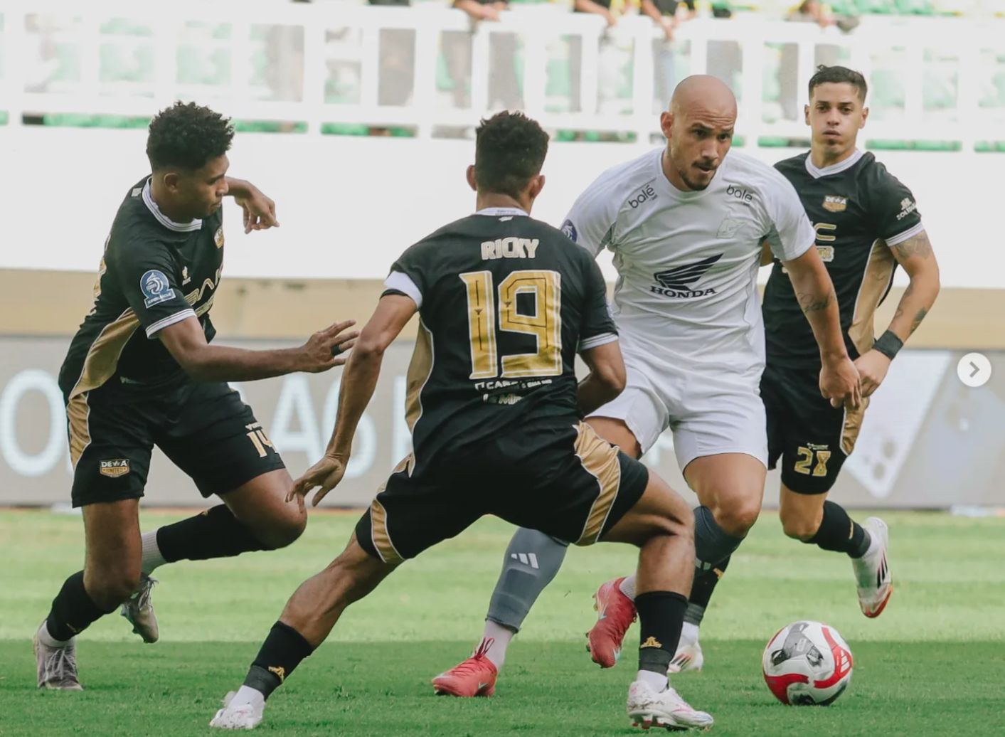 Zona Degradasi Super League - Dewa United Terseret Arus, Klub Andre ...