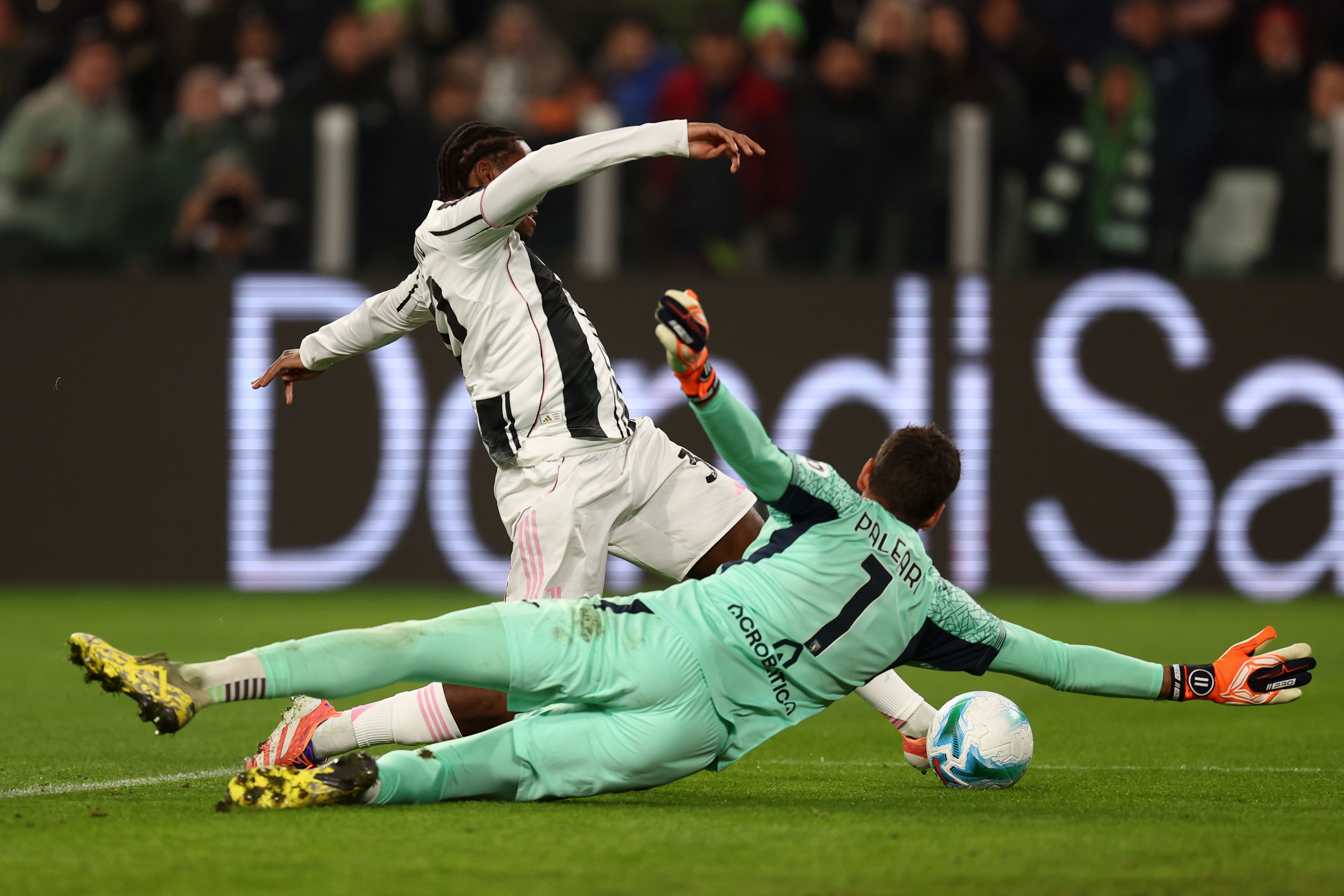 Hulked-up keeper denies Juventus in Derby della Mole draw