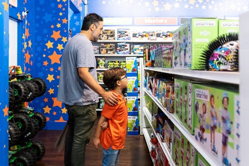 Toys 'R' Us opens seasonal holiday shops, including one in New Jersey ...