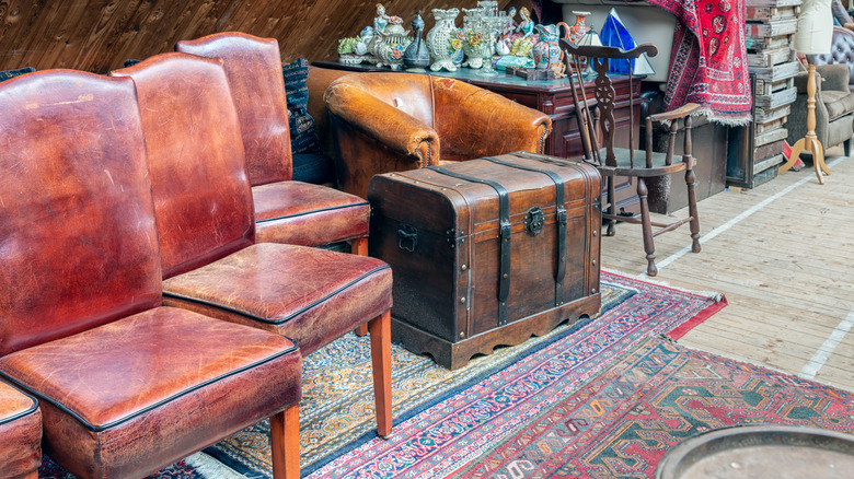 Don't Make This Huge Mistake When Buying A Used Rug At The Thrift Store
