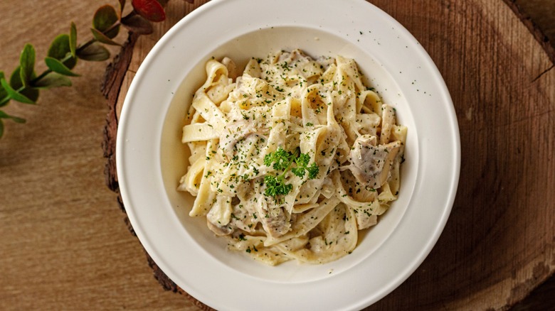 The Easiest Chicken Alfredo Ever Requires No Boiling (Just Dump & Bake)