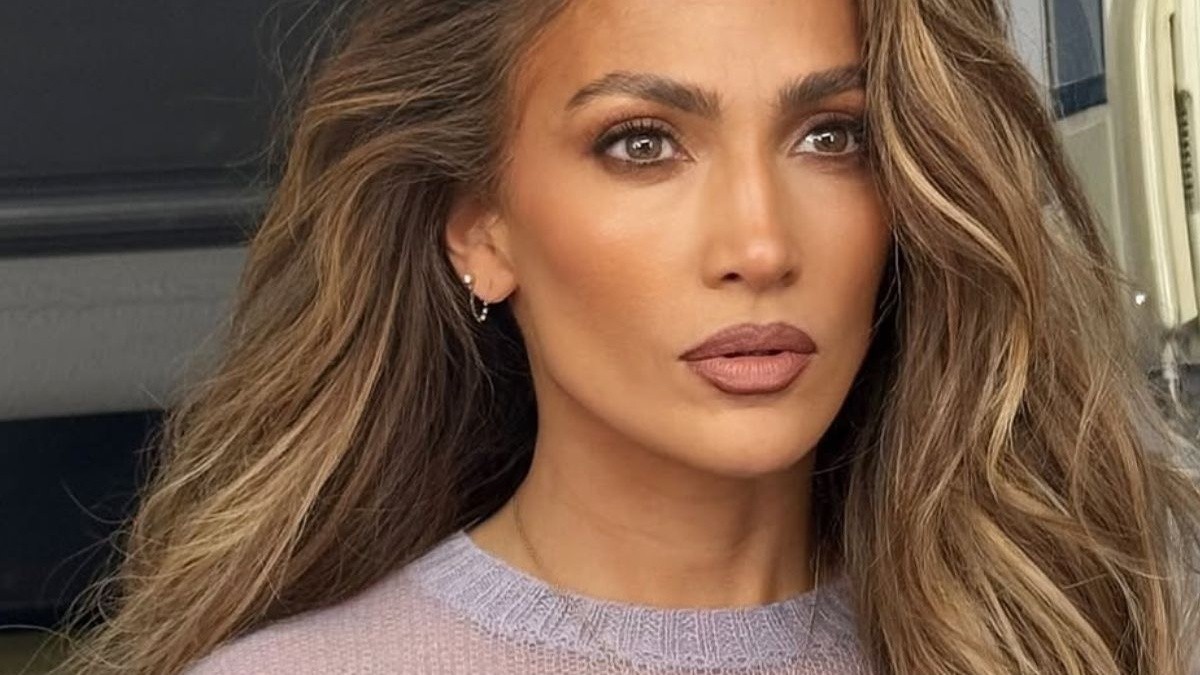 The 10 "Normal" Foods Jennifer Lopez Ditched to Look and Feel Ageless