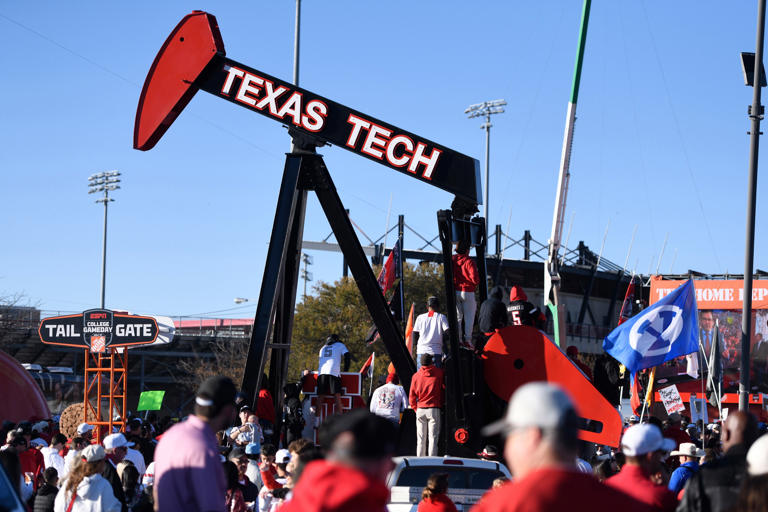 Huge Lubbock crowd greets GameDay’s national spotlight