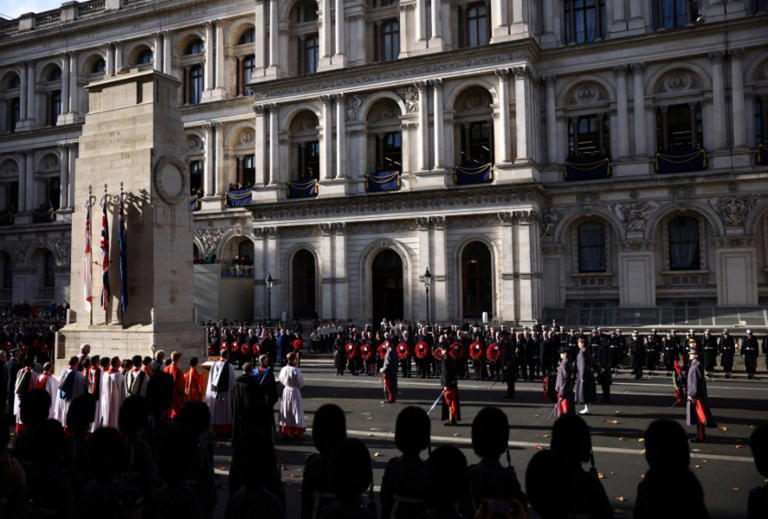 Charles III mène les traditionnelles commémorations pour les soldats ...