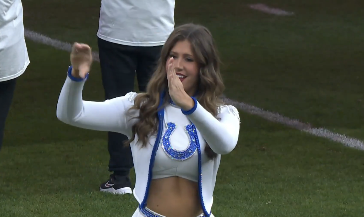Video: NFL Cheerleader's National Anthem Performance Goes Viral Sunday