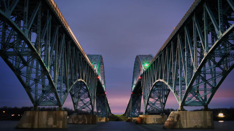 Sandwiched Between Niagara Falls And Buffalo Is New York's Charming ...