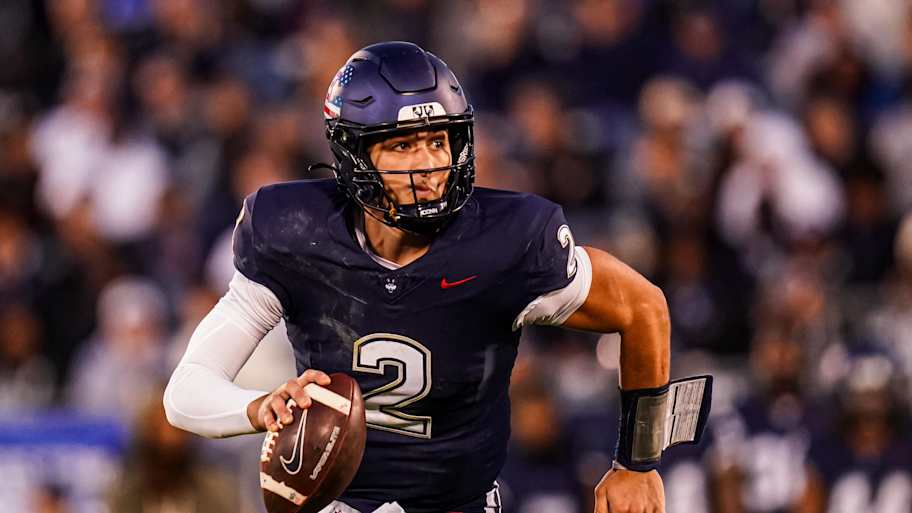 UConn QB Maintains Unique Streak in Win vs. Duke