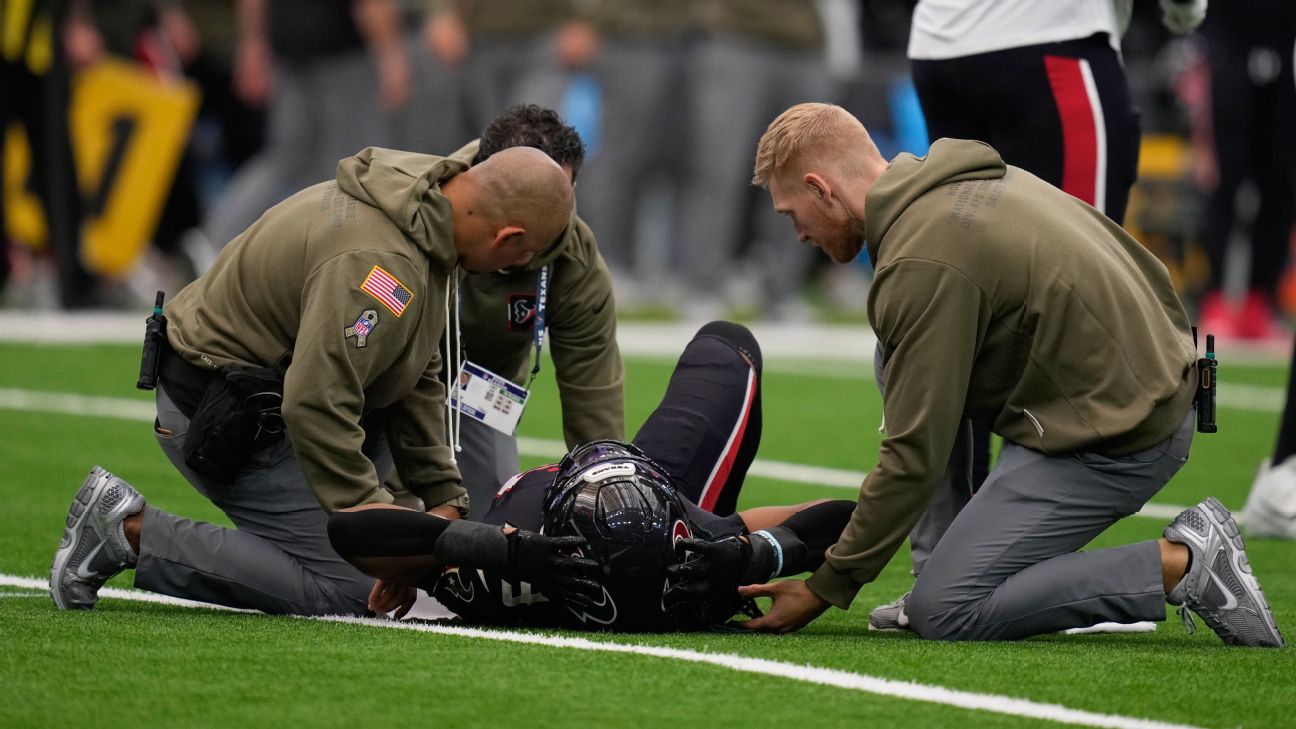 Texans' M.J. Stewart carted off with leg in cast vs. Jaguars