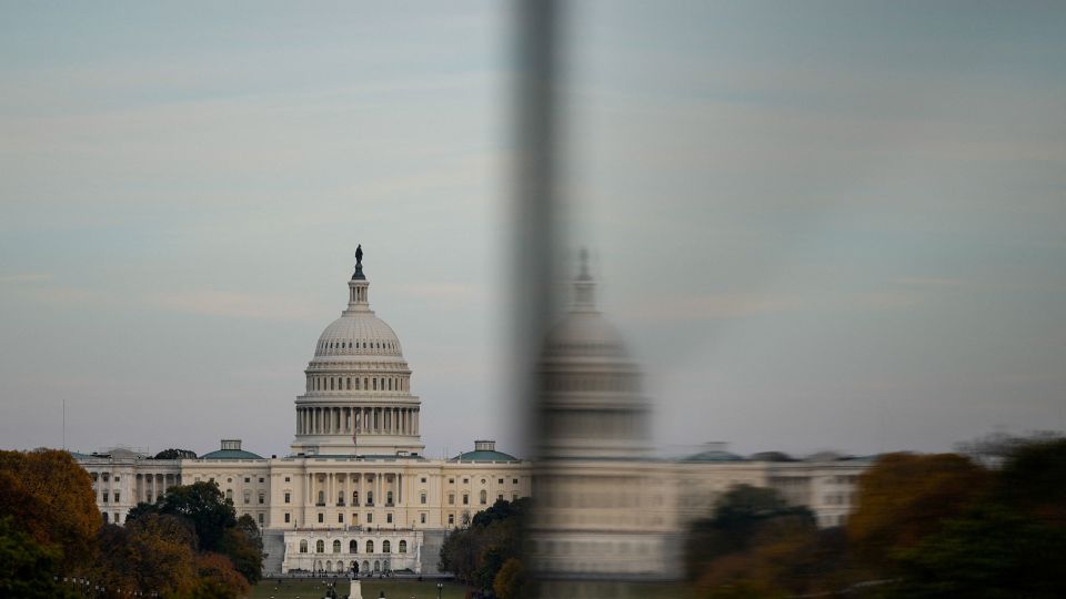 Senate advances deal to reopen government after centrist Democrats ...