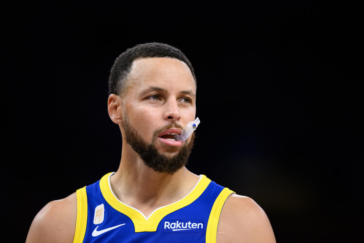 Stephen Curry sends message after Dell Curry news