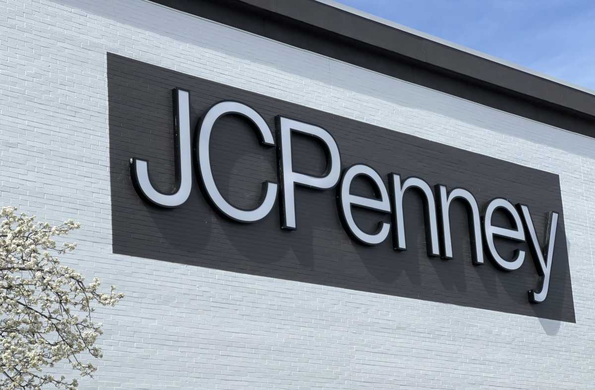 JCPenney's 'flattering' fleece sweatshirts are now $8 in 11 colors ...