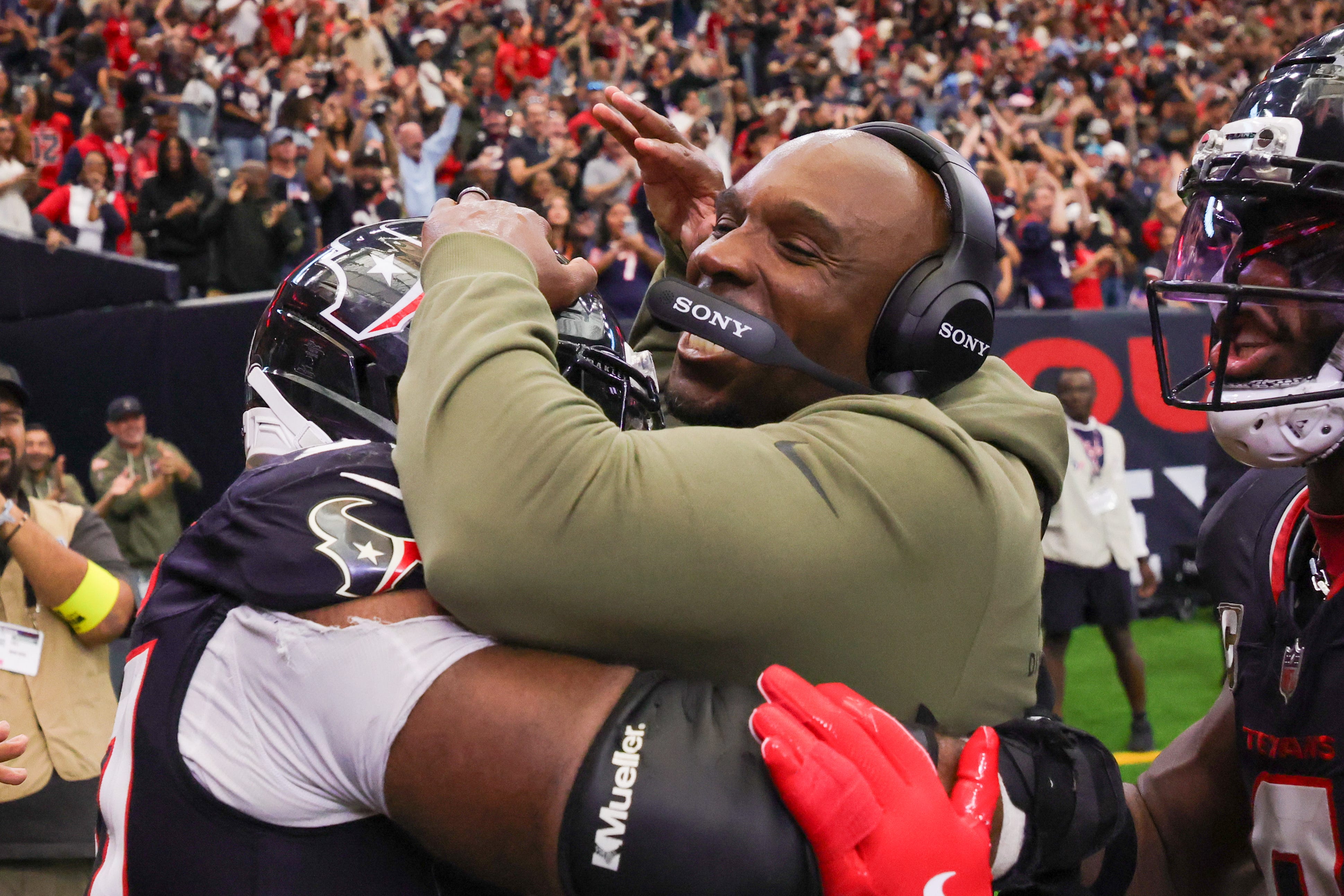 WATCH: Texans score big-man TD on final play of game with Sheldon ...