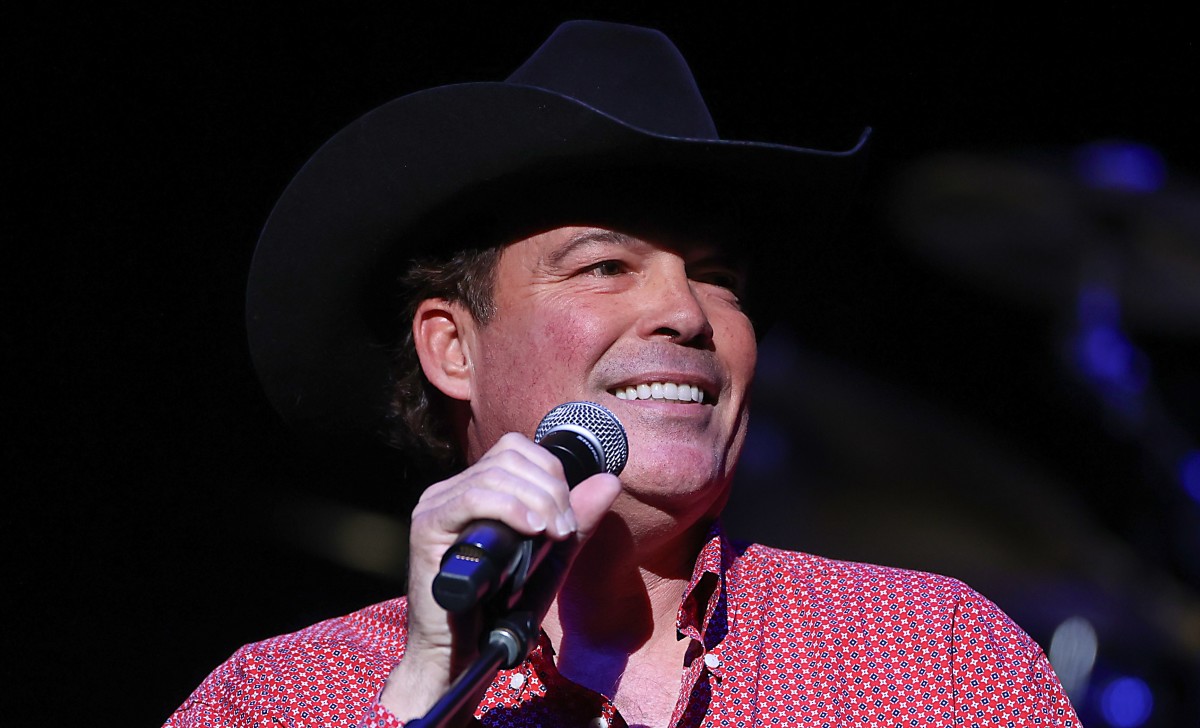 Country Legend Clay Walker Shares Health Update After 'Rough Patch ...