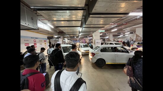 Long cab wait hits Pune airport flyers during VIP movements