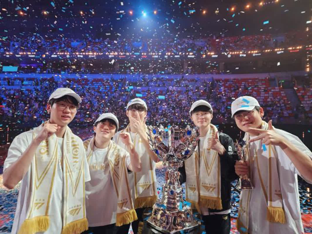 T1, 롤드컵 사상 첫 3연속 우승…SK스퀘어 6년 투자 결실