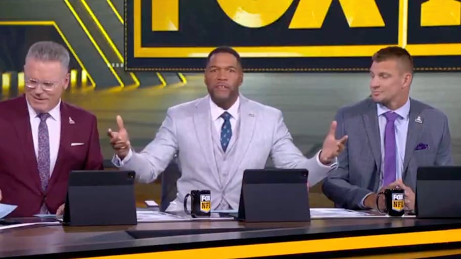 Michael Strahan Tears Into Refs Over Weak Roughing the Passer Call on ...