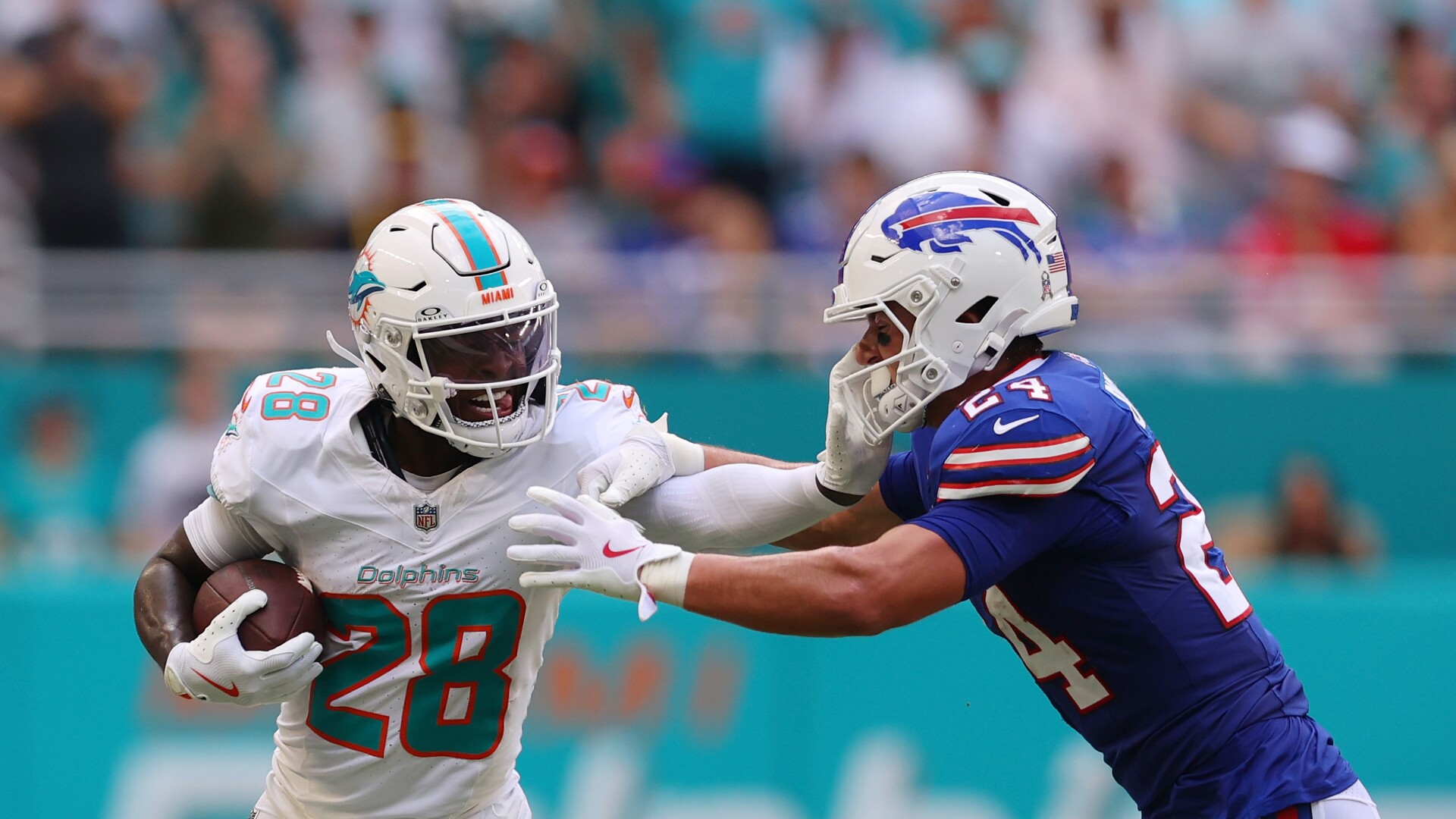 De'Von Achane runs for 174, Dolphins upset Bills, 30-13