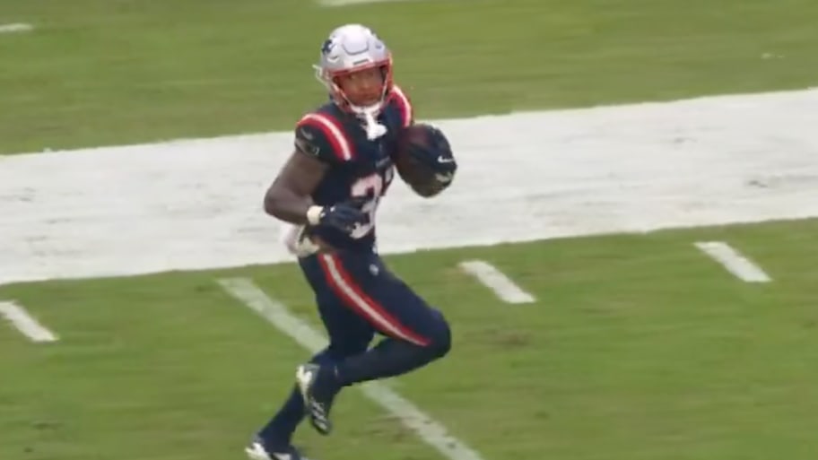 Fans Loved TreyVeon Henderson’s Smart Move in Middle of Long TD Run to ...