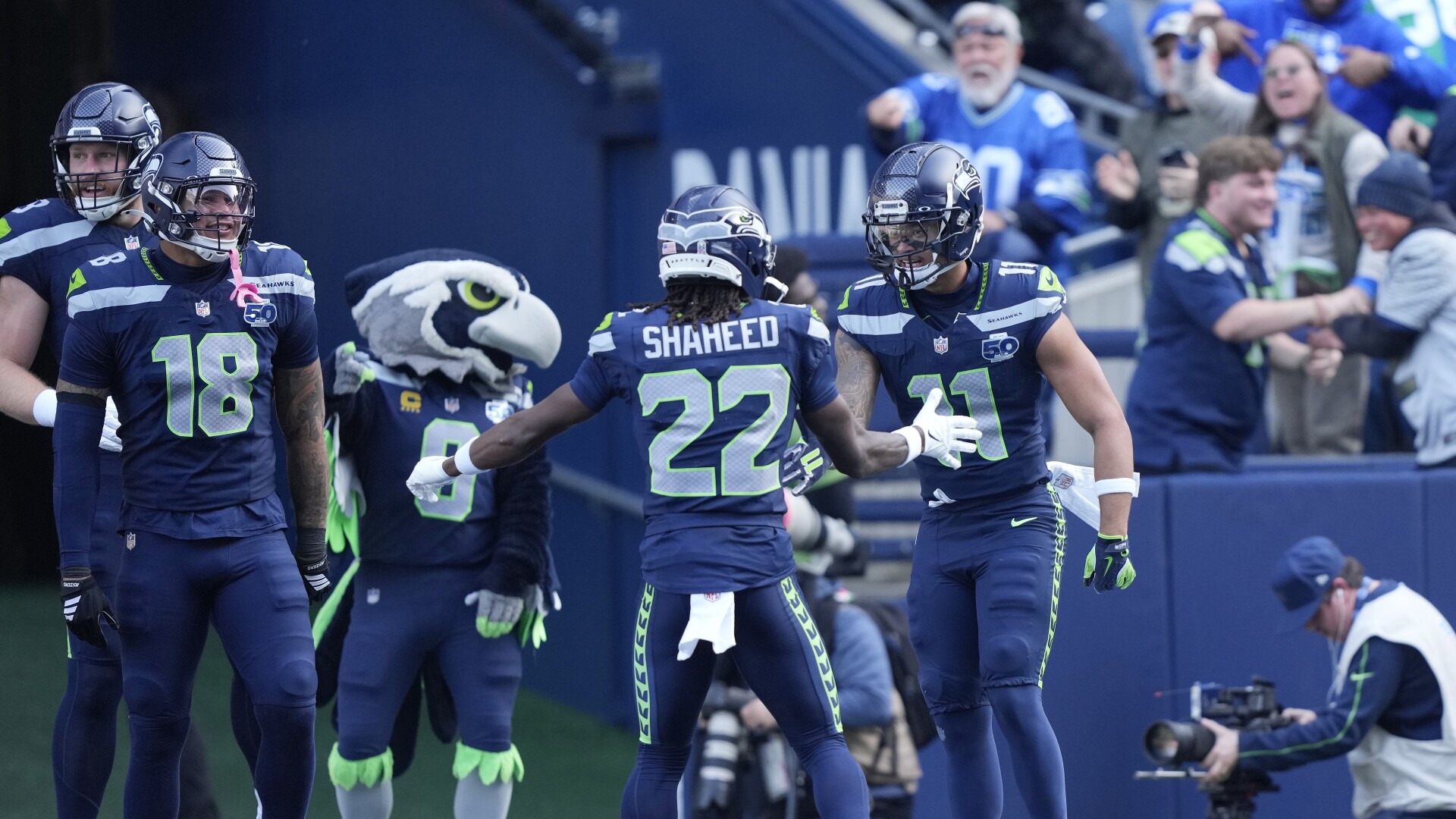 Seahawks lead Cardinals 38-7 at halftime in Seattle