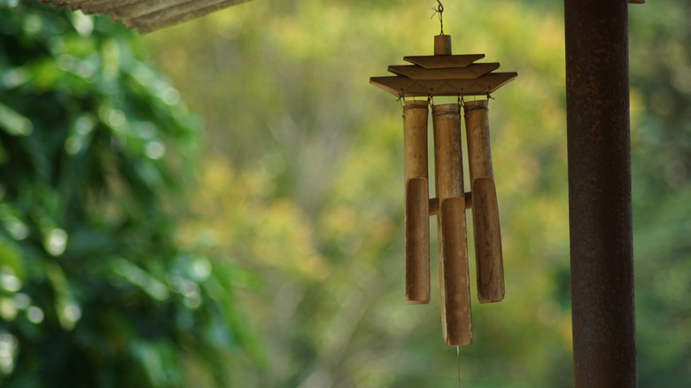 Add Natural Elements To The Garden With A Beautiful Wind Chime You Can DIY