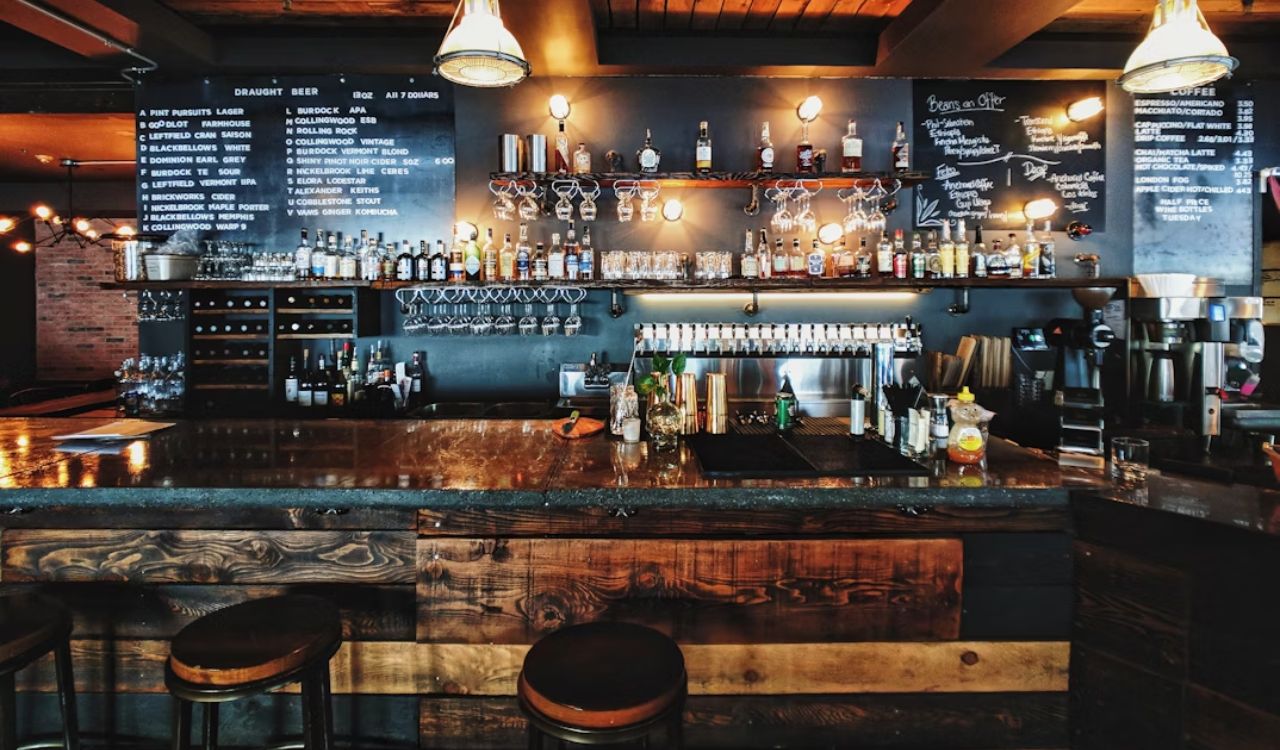 What Makes a Dive Bar Different From Every Other Kind of Bar