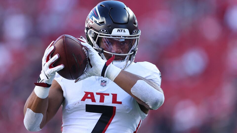 Bijan Robinson's 2025 contract details: Salary, earnings, and growing ...