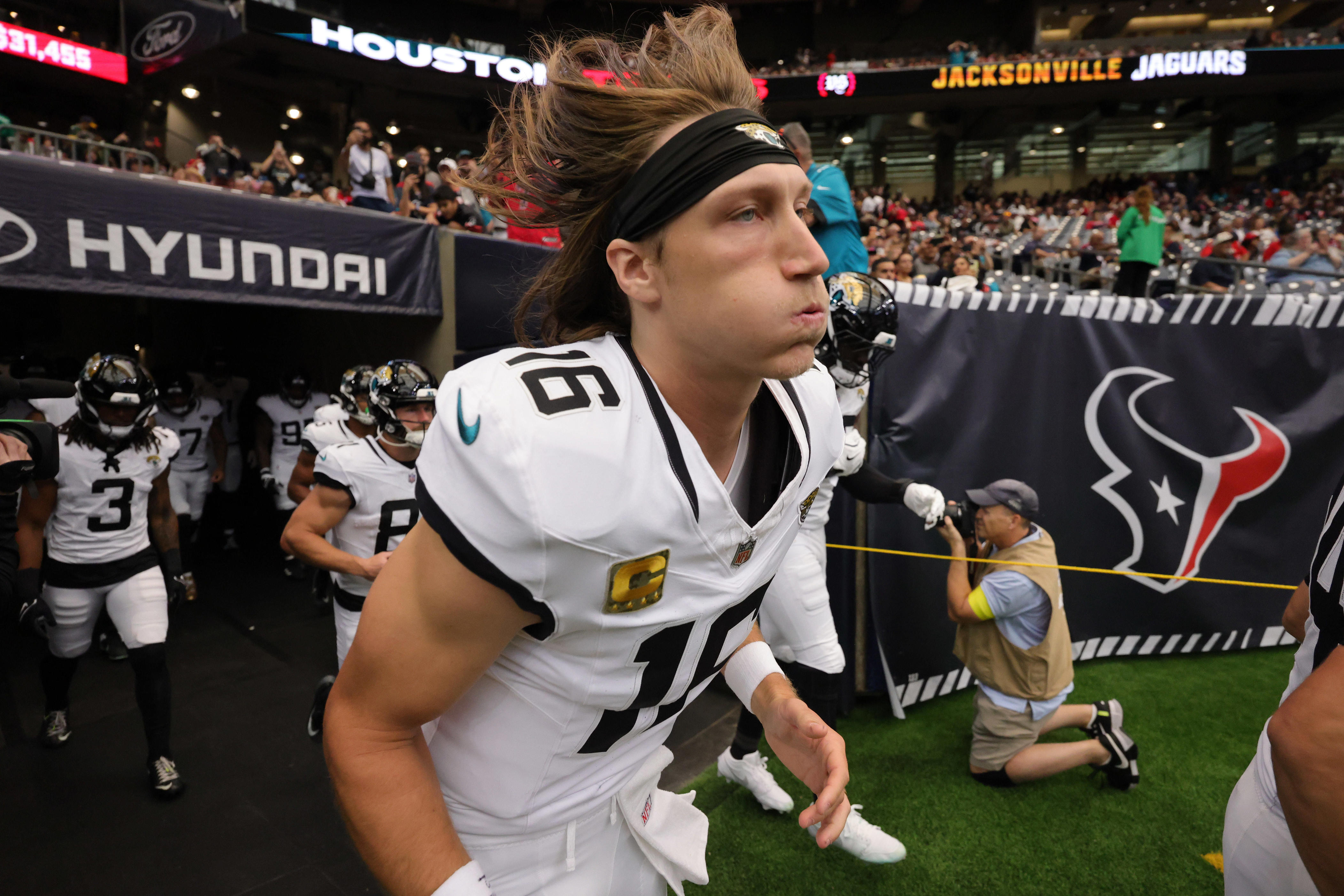 Trevor Lawrence and Jaguars take on Justin Herbert and Chargers. Score ...