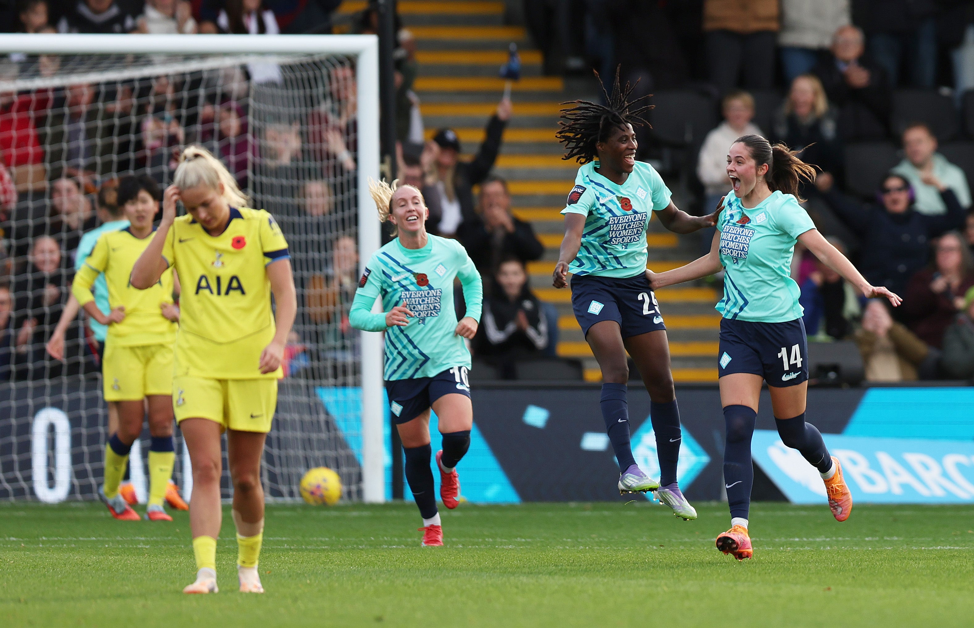 Khadija Shaw sends Man City to top of WSL after victory over Everton