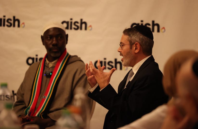 Risking threats, NYC Sheikh leads Muslim interfaith visit to Israel