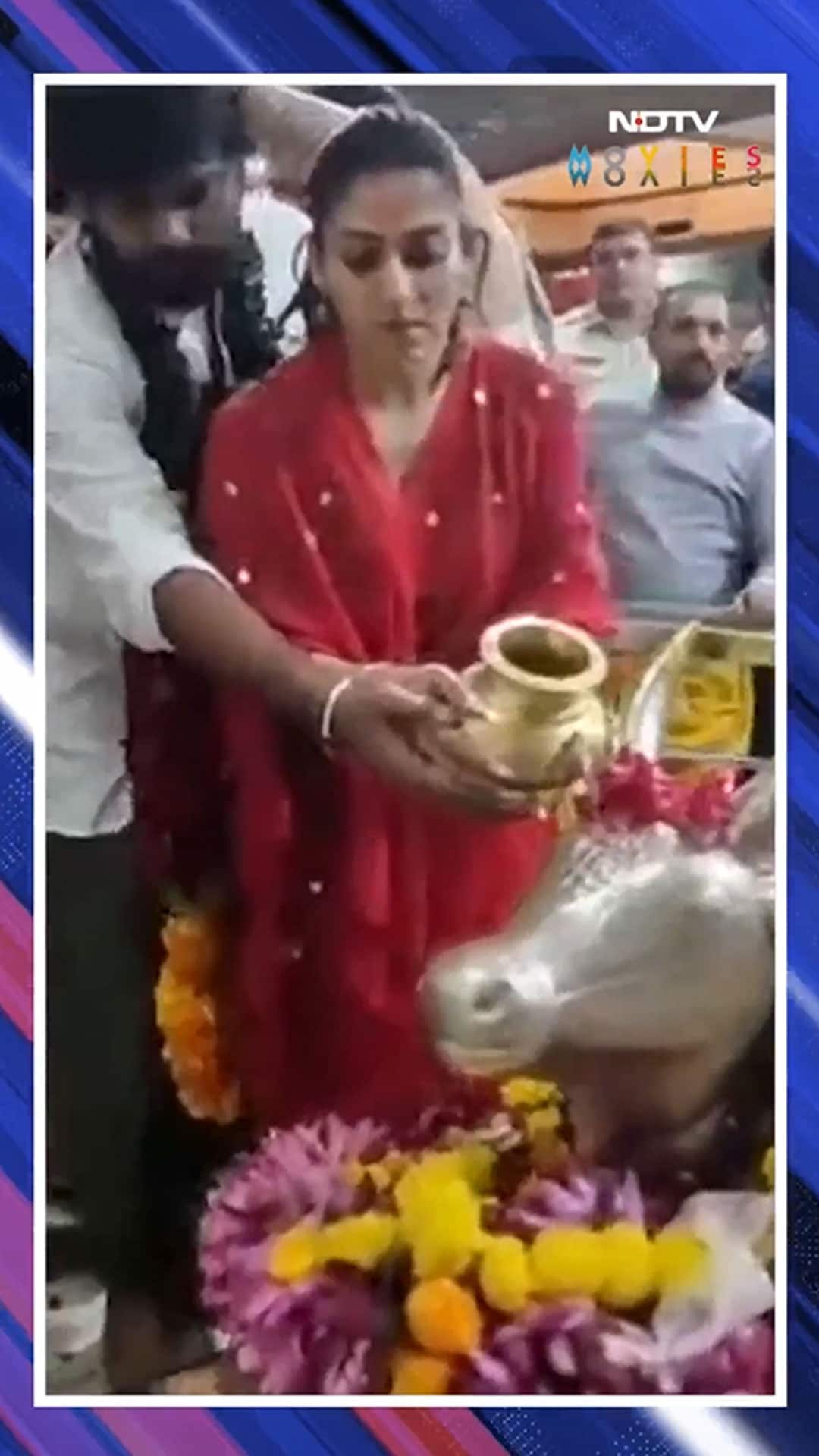 Actor Nayanthara And Shri Leela Offer Prayers At Ujjain Mahakaleshwar ...