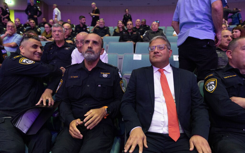 Contradicting Ben Gvir, Israel police chief backs officers criticized ...