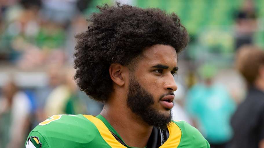 Oregon quarterback Dante Moore shows true colors at local elementary school