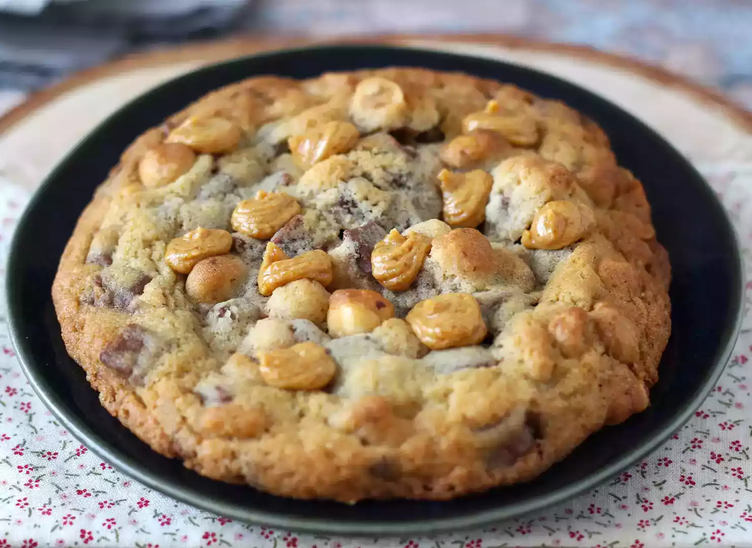 Cookies xxl noisettes, chocolat au lait et praliné