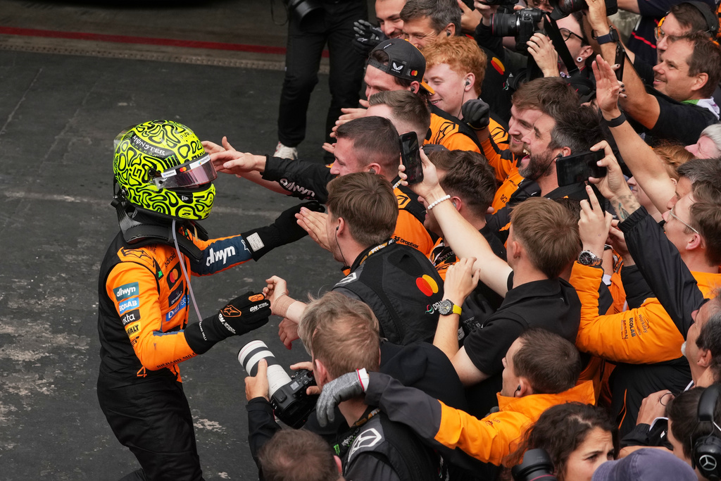 Norris wins Formula 1's Brazilian Grand Prix to extend his lead with 3 ...