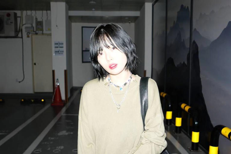 K-pop star HyunA apologizes to fans, says she's okay after onstage collapse