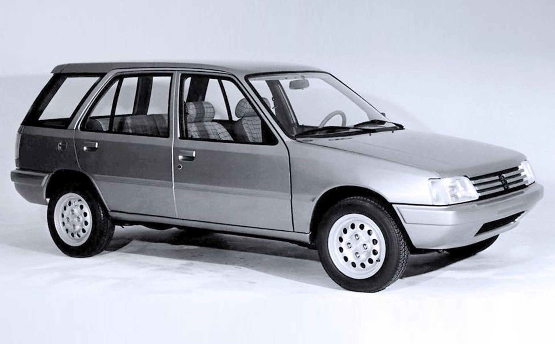 Malgré deux prototypes dont un conçu par Pininfarina, Peugeot n'a ...