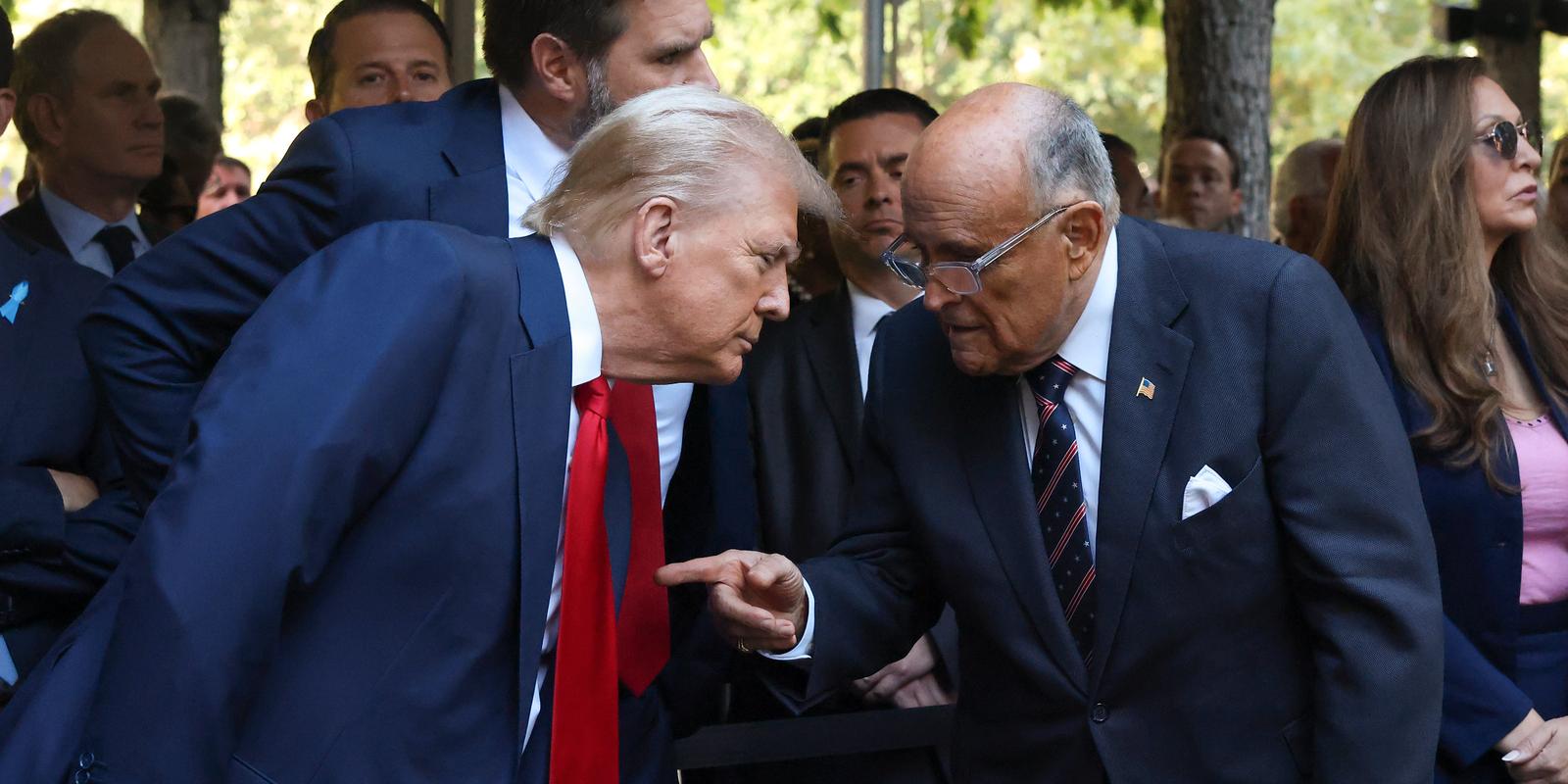 Trump benådar Giuliani och andra som ifrågasatte valet