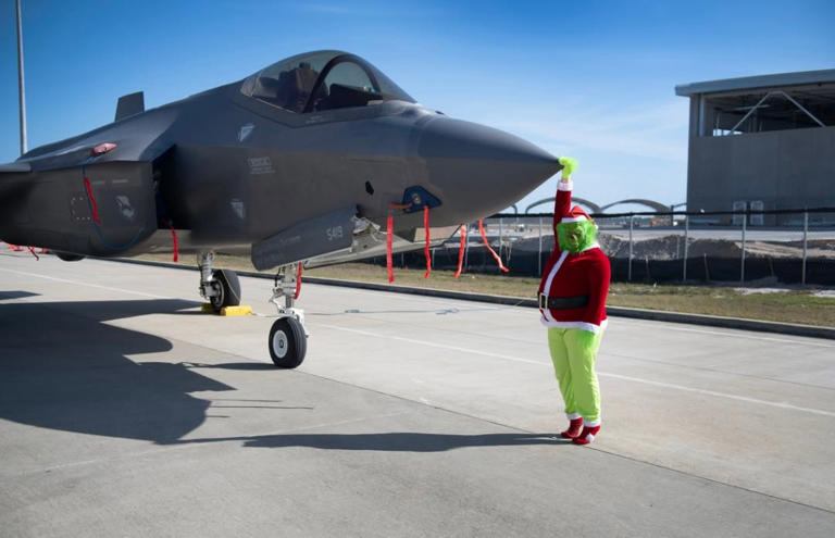 Florida military families told to take down early Christmas decorations ...