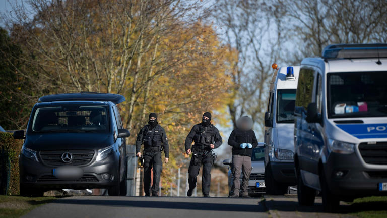 Frau entdeckt verkohlten Handschuh bei Leichenfundort
