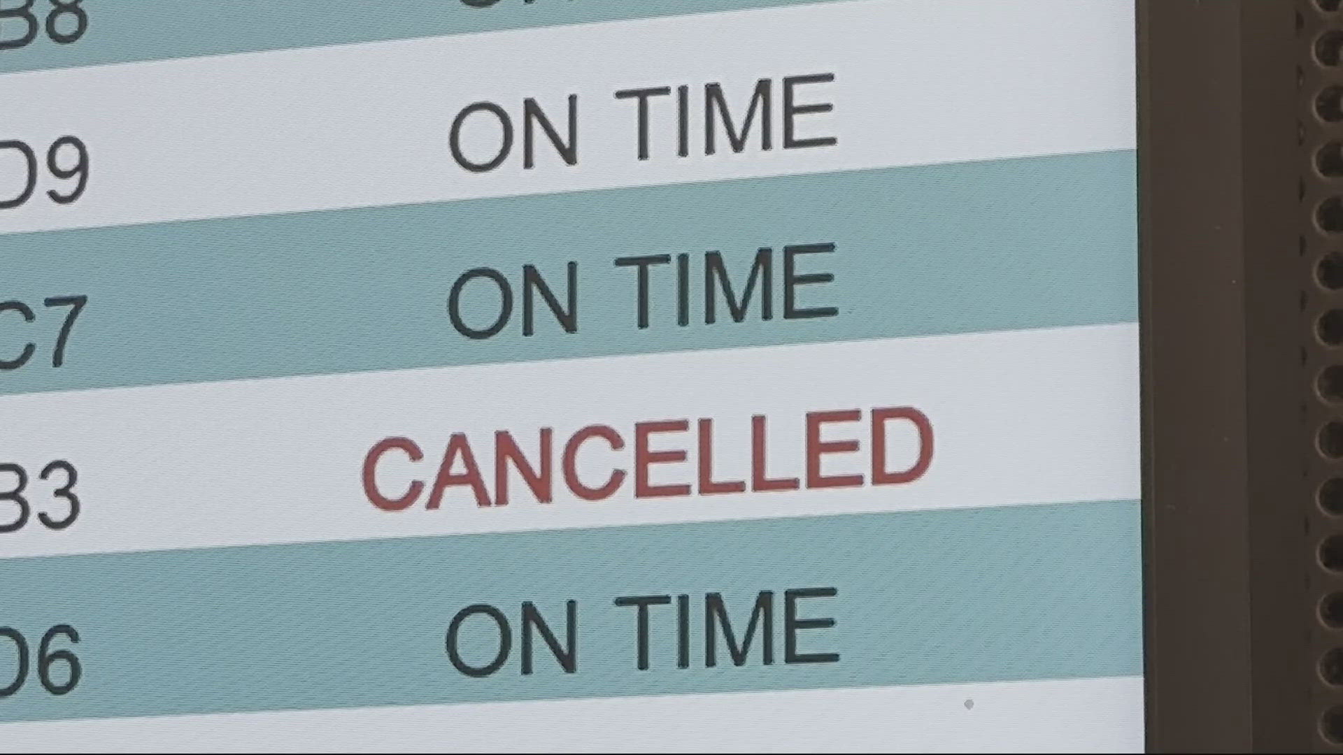 PDX sees flight delays, cancellations Sunday amid shutdown